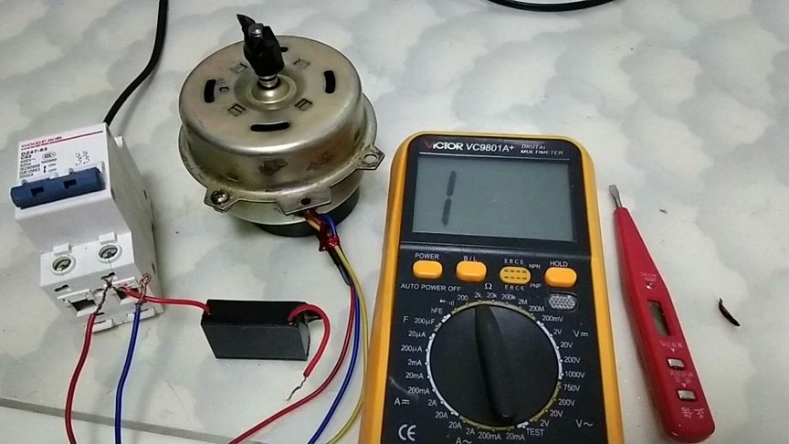 小型220Ⅴ电机,如何用表测量电机阻值,再接电容器正转与反转。