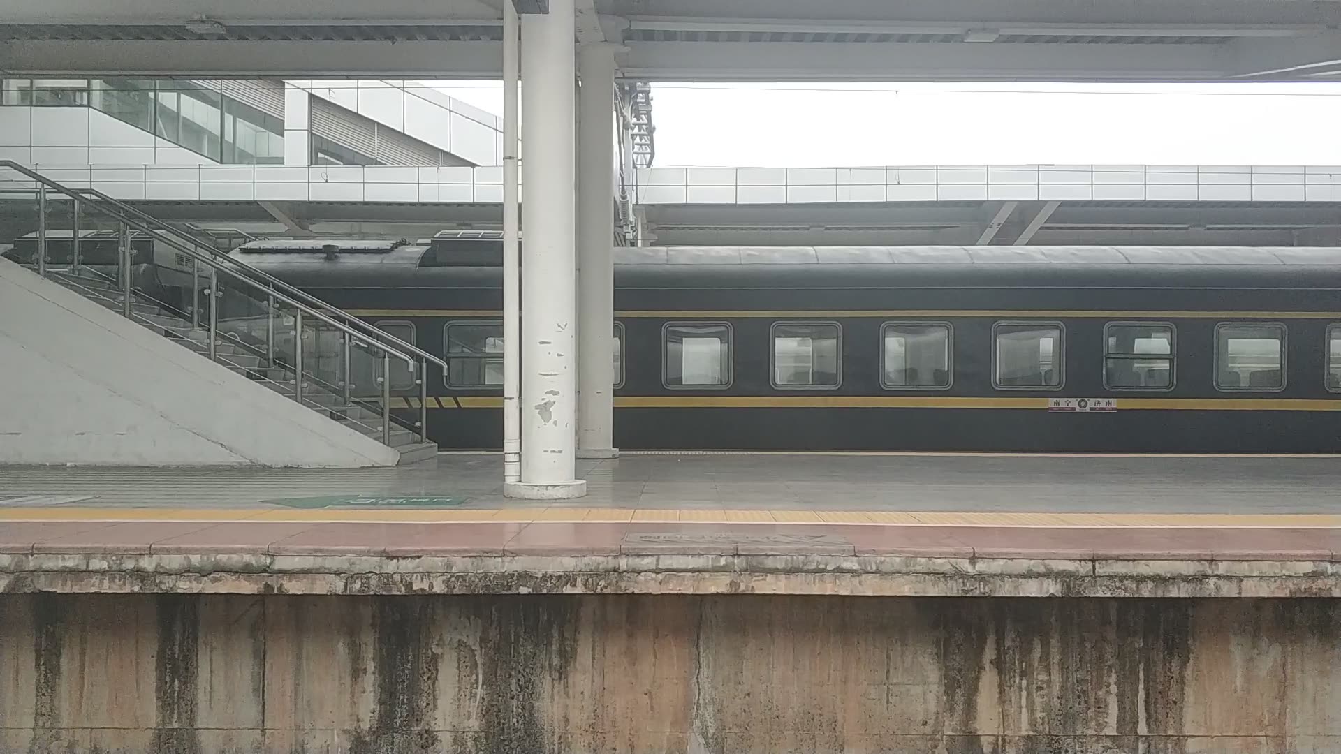 【桂A】D3784次列车(南宁至南宁东区间)左侧原速POV