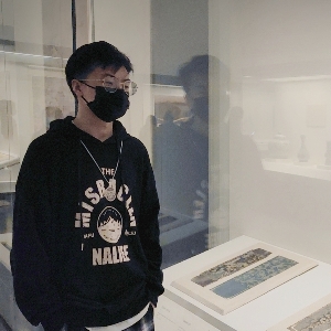 尔励 