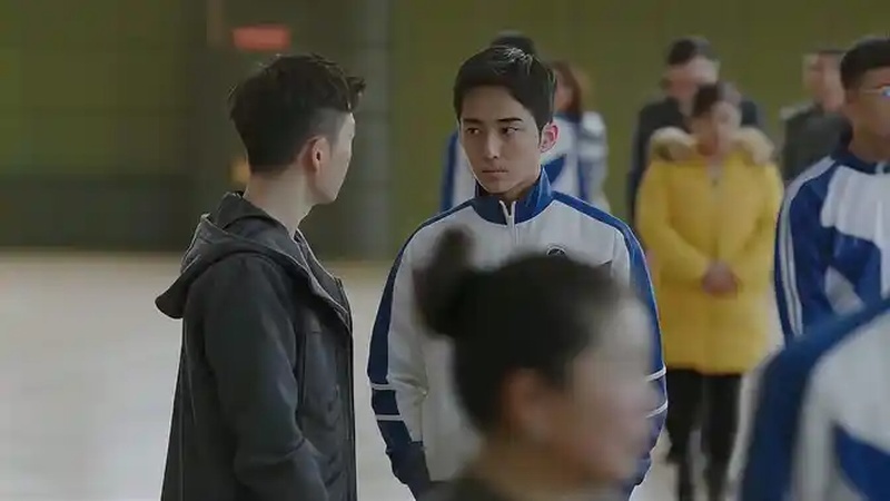 小欢喜:班级举行家庭会议,杨杨孤单一人,父亲说好来却迟到