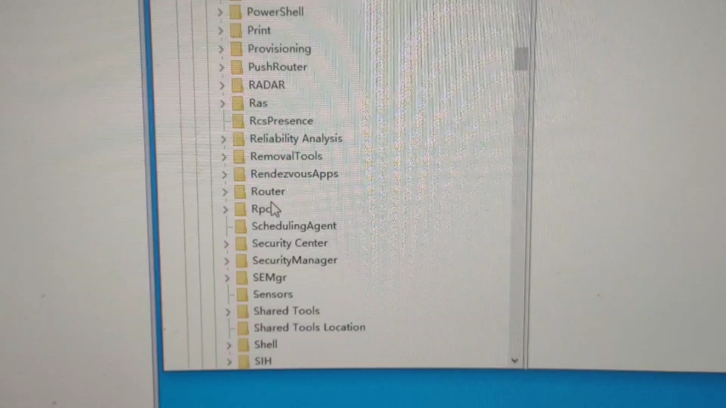 win10图标小盾牌变白色方块怎么办