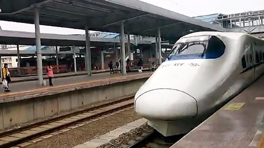 广西铁路咽喉柳州站 桂林至南宁D8203次动车进站停车