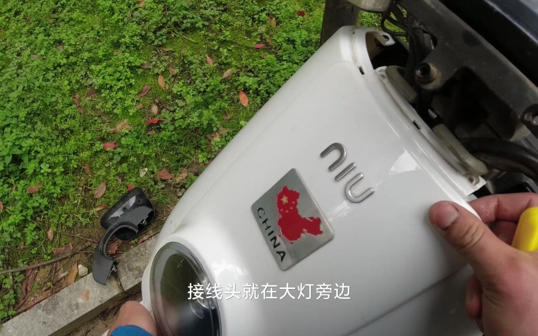 小牛电动车刹车断电开关损坏 去店里修要1百多 自己动手只花费几块钱...