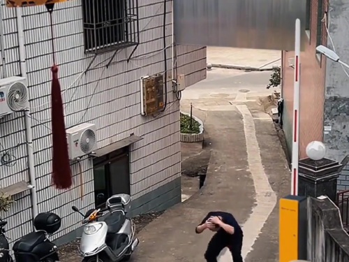 骑电动车的朋友,请注意安全