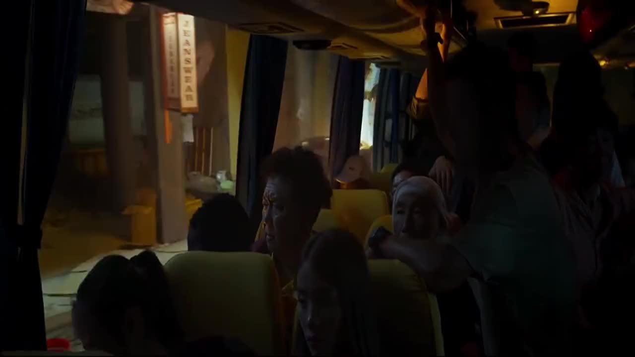 战狼2:外国军舰全都撤离非洲,唯独中国军舰继续前行,.