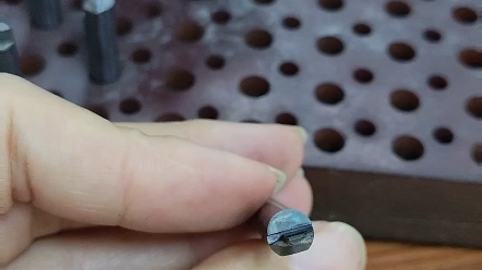 PCD一般适合加工铜、铝还有亚克力高光等切割和倒角,PCD雕刻刀具...