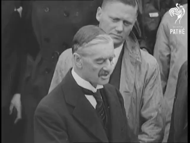 【影像资料】处理苏台德问题后 返回英国的张伯伦(1938年)