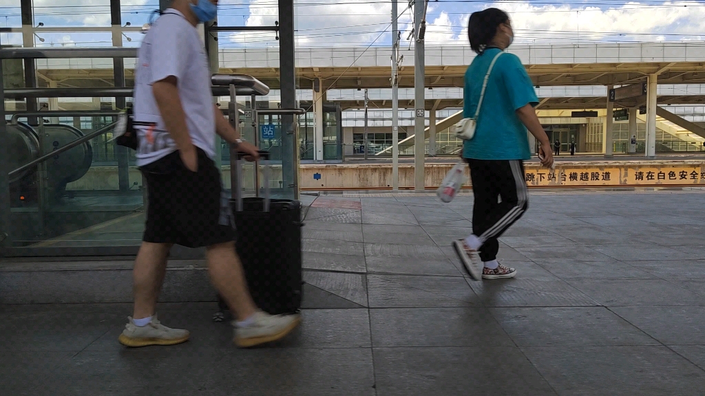 G2987次(铜仁站-昆明南站)本务贵阳车辆段CRH380A2775凯里南站...