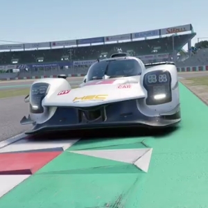 racer_汉密尔顿的左前轮 
