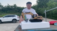 小朋友们,咱们今天开箱一台全金属的遥控挖掘机模型