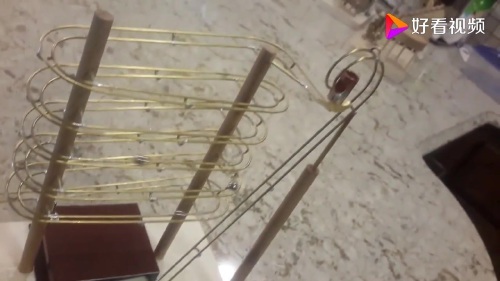 设计一个电动升降器，运行效果如何？