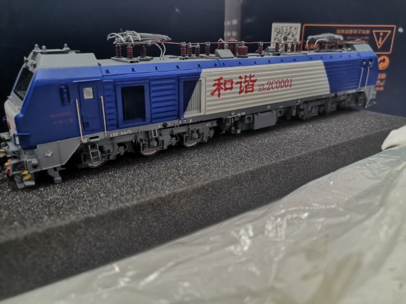 在自习室开箱解说HO比例HXD2C电力机车铜车模型～猩猩出品～铁道...