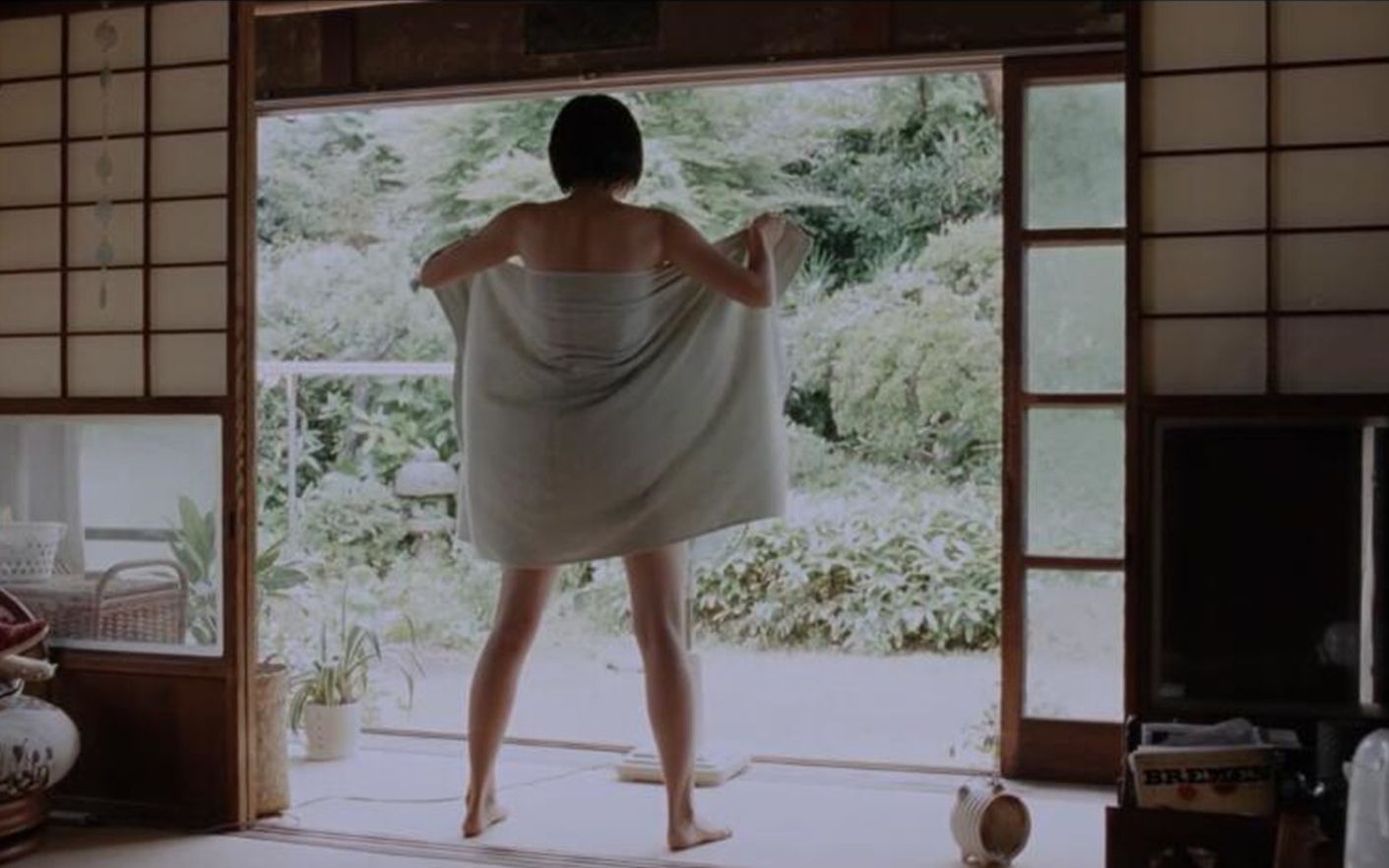 一部看哭无数人的日本电影,同父异母的四姐妹在海边生活的故事