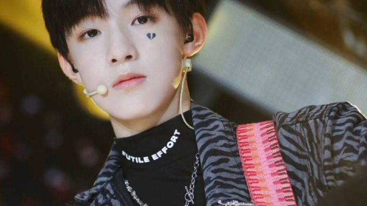 TF家族三代张泽禹 张泽禹舞台上头片段