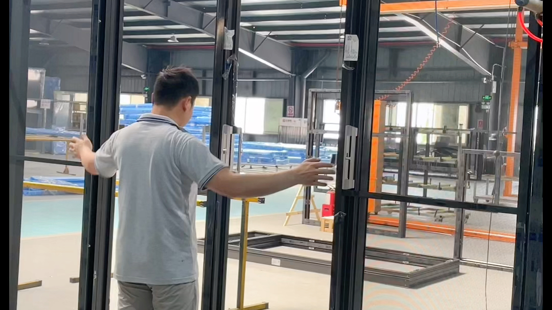 极简窄边三轨带纱推拉门