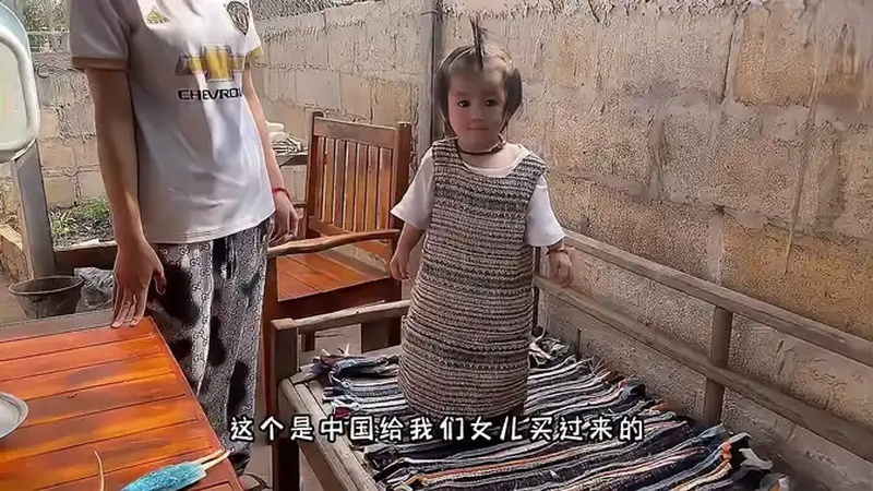 大叔娶了年轻老挝媳妇,在老挝建房买车,坦言不怕净身出户