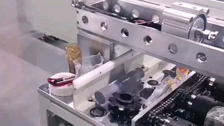 储能模组挤压堆叠机