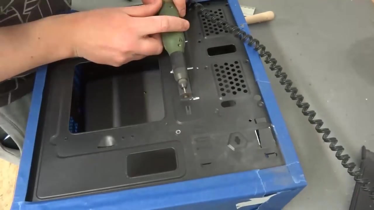 一个基佬改装自己的 机箱 主板