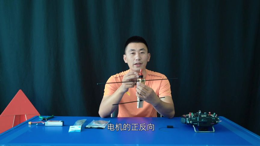 航模飞机是怎么飞的?操作安装螺旋桨,你见过吗