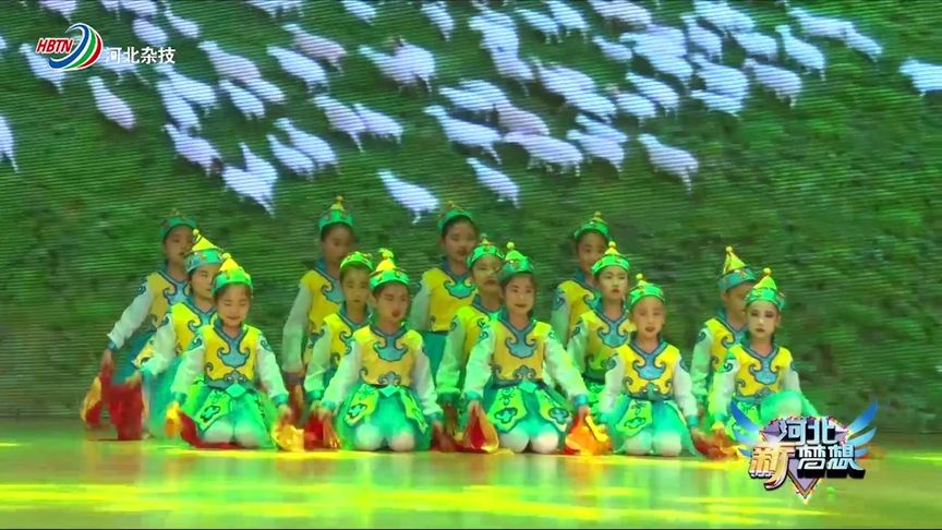 幼儿舞蹈《吉祥的筷子》小朋友们身穿蒙古服饰,手拿筷子,真好看