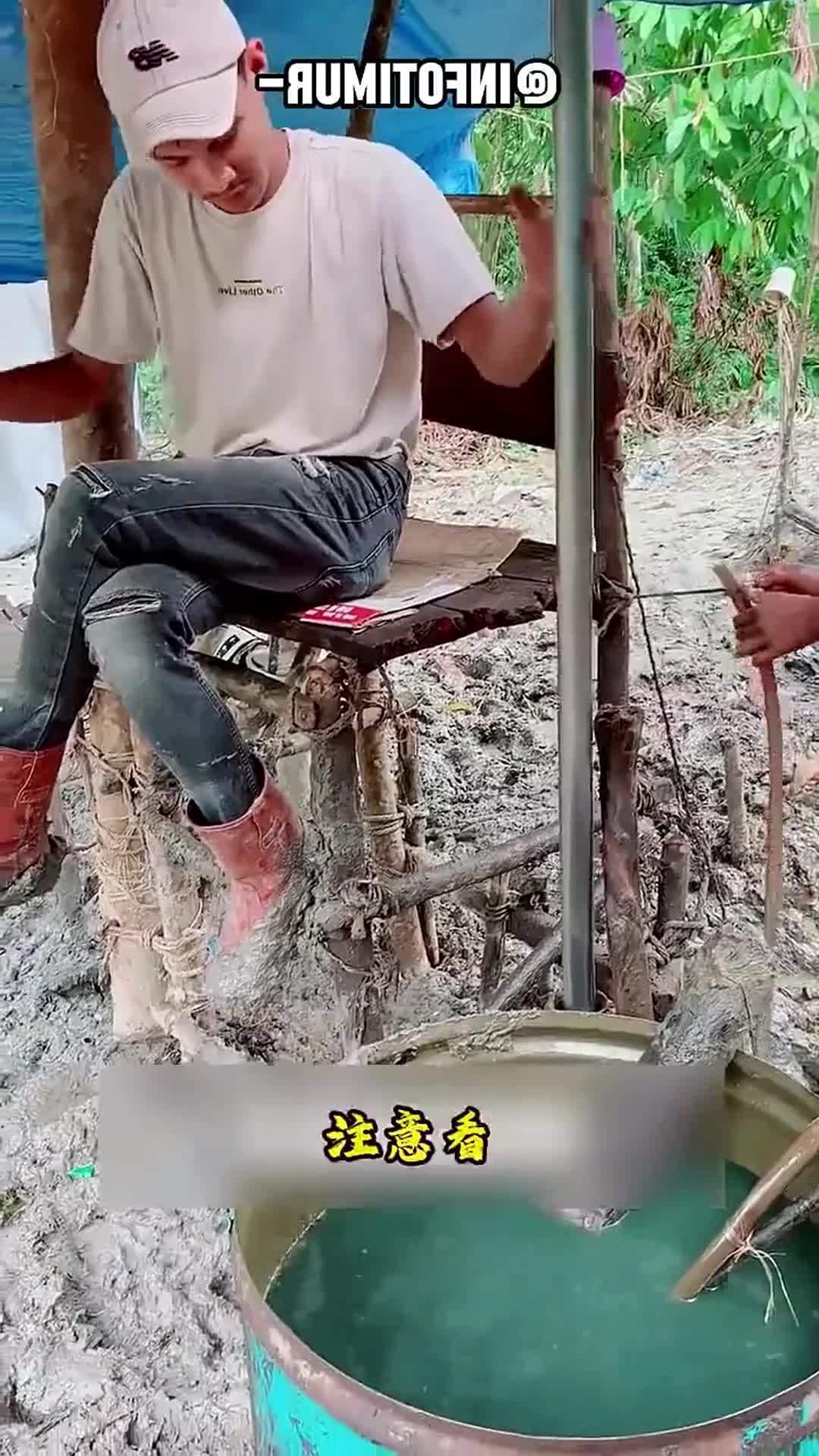 这里是印度尼西亚,他们后院竟有自己的油井!