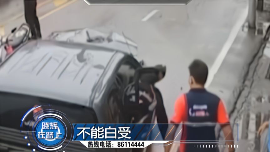 不系安全带后果有多严重?他被卡在车门上转了十几圈!