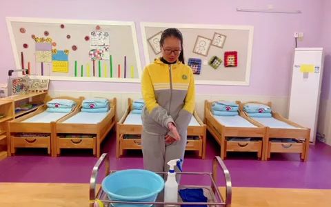 (10)餐前桌面清洁消毒