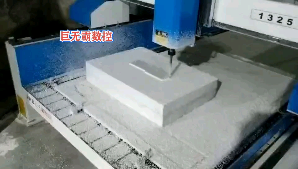 河南郑州泡沫雕刻机,模具雕刻机,保利龙雕刻机,巨无霸数控制造靠谱...