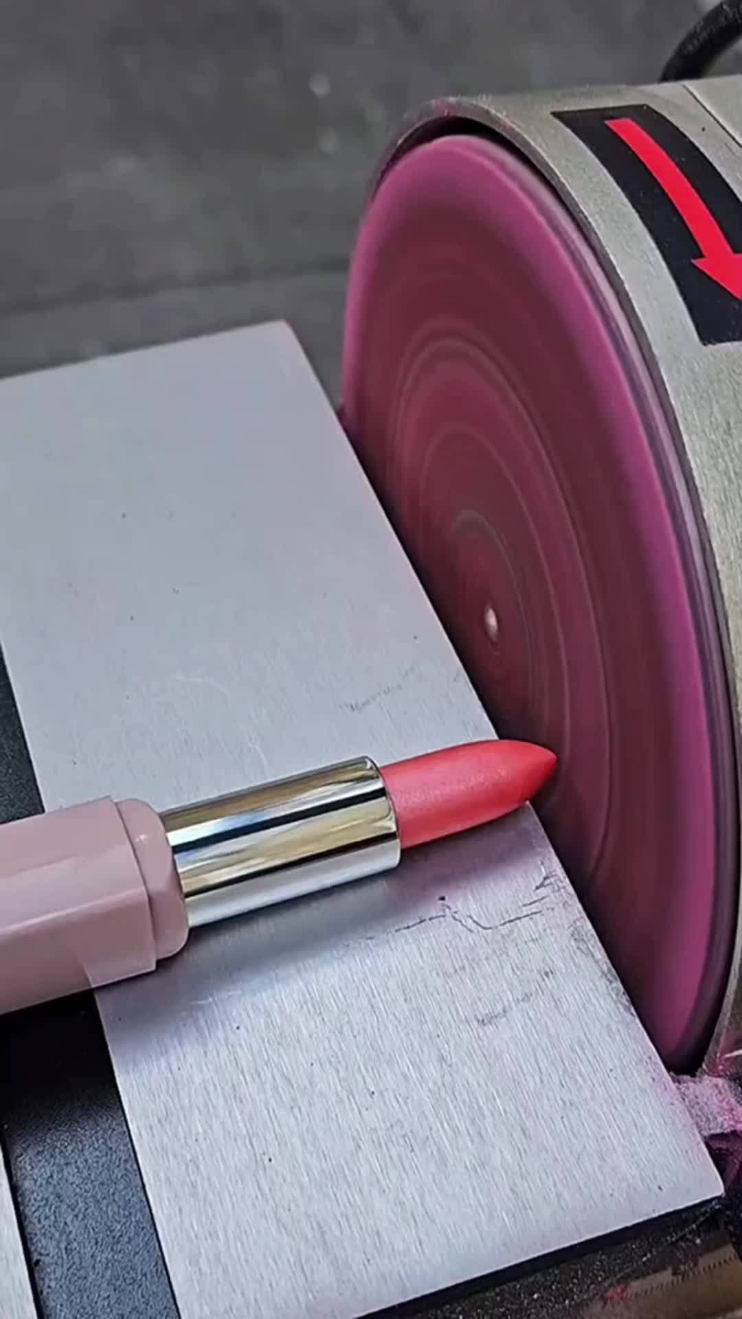 有趣的砂轮机,几秒瞬间让口红消失