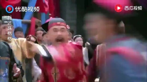 还珠格格之燕儿翩翩飞,堂堂梁大人,竟被李晟踩脚下,变斗鸡眼