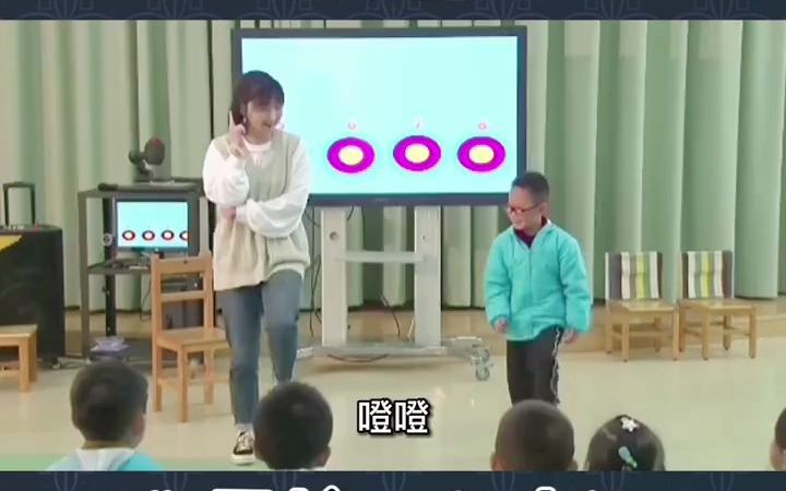 ...倾听、理解并区别音乐作品的变化,感知乐曲的停顿。能随着音乐节奏...