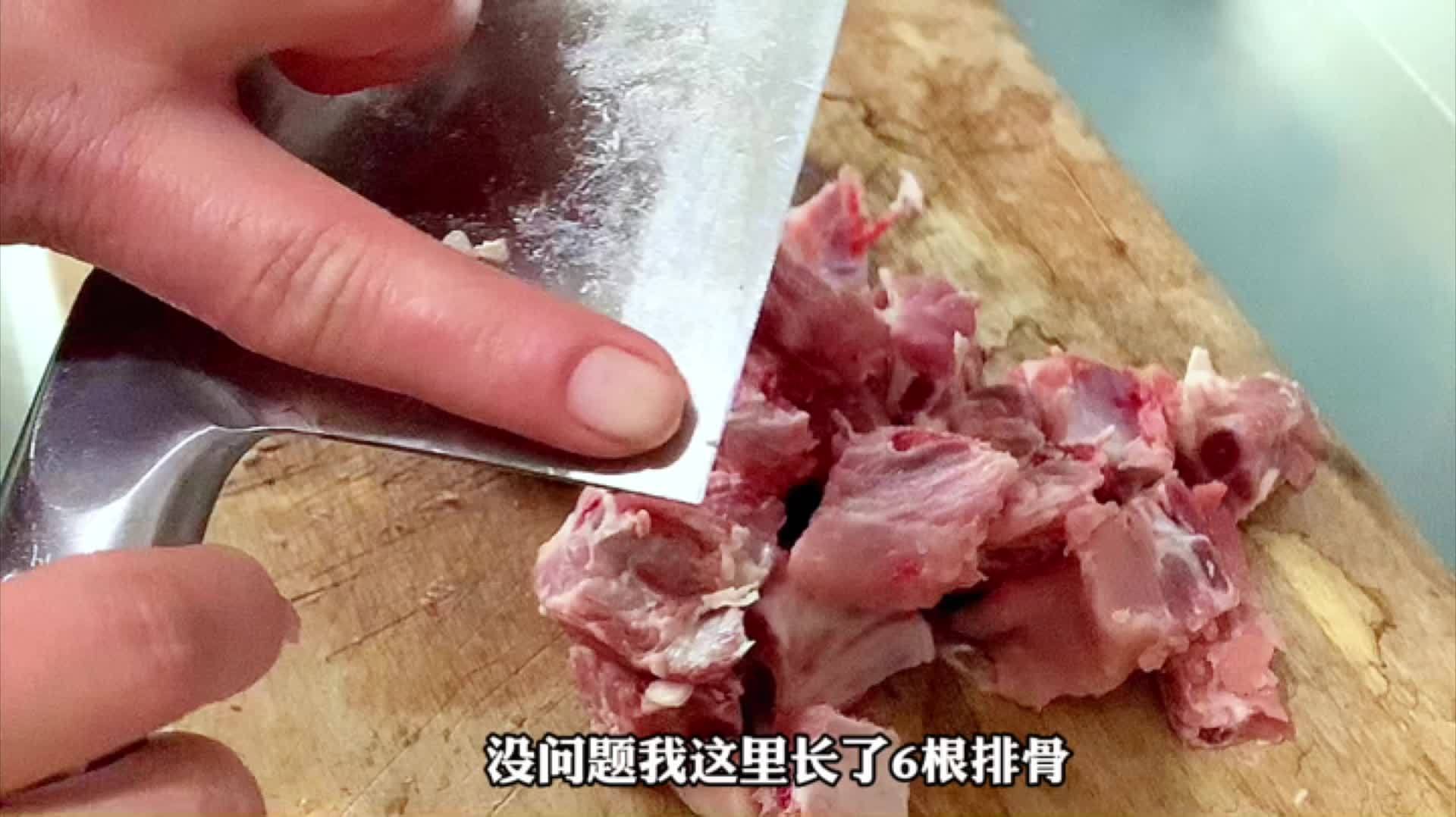 我们家用了一年多的菜刀,前切后斩两不耽误,用起来方便顺手