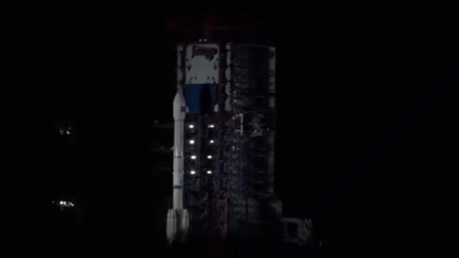 今天01:17,我国在西昌卫星发射中心利用长征三号乙运载火箭成功发射...