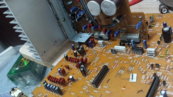 咸鱼200元功放,(线性电源,订制三端稳压器,两片三洋运放)带音频变压器...