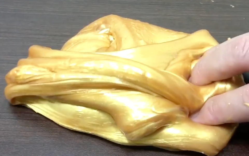 【手工】如何从普通原料制作金色史莱姆(家里就有)