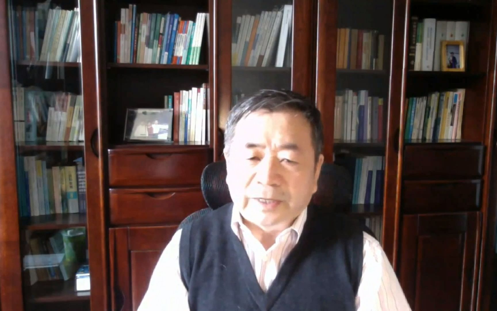 2.报告《如何进行小学数学单元主题教学》