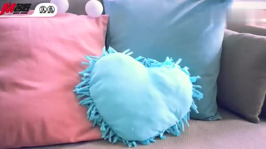 废旧衣物大改造,旧T恤变包包和抱枕,异想天开其实很简单