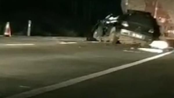 村主任:学生偷拿家里钥匙开车,撞车事故5人亡