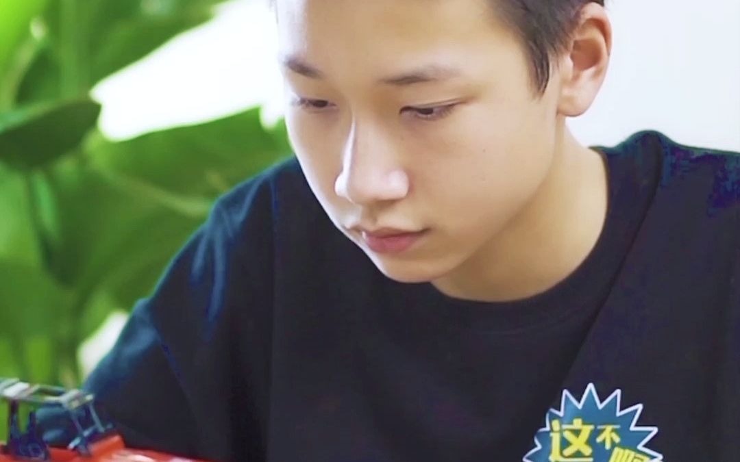 罐子竟然自己顺着坡向上滚?这一定是倒放! #科学实验 #物理实验