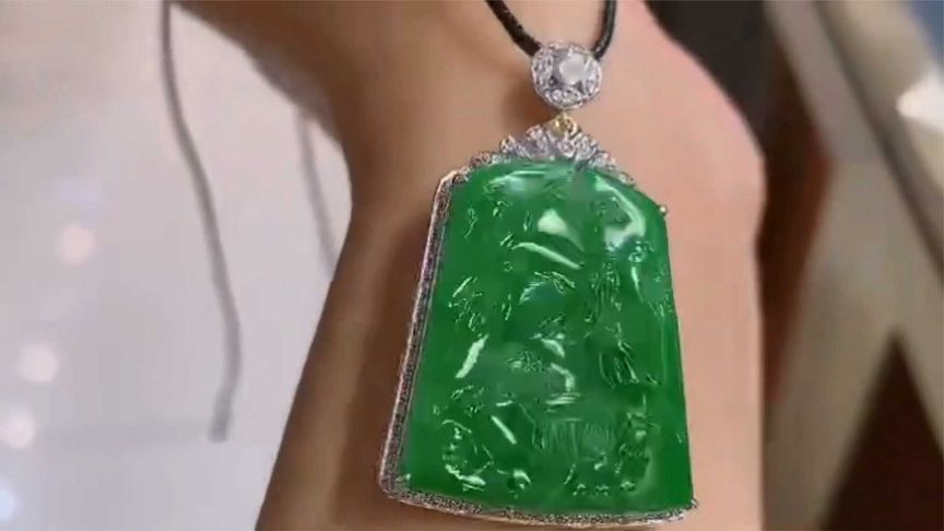 冰种满绿翡翠山水牌自金镶嵌,想要的来#翡翠珠宝