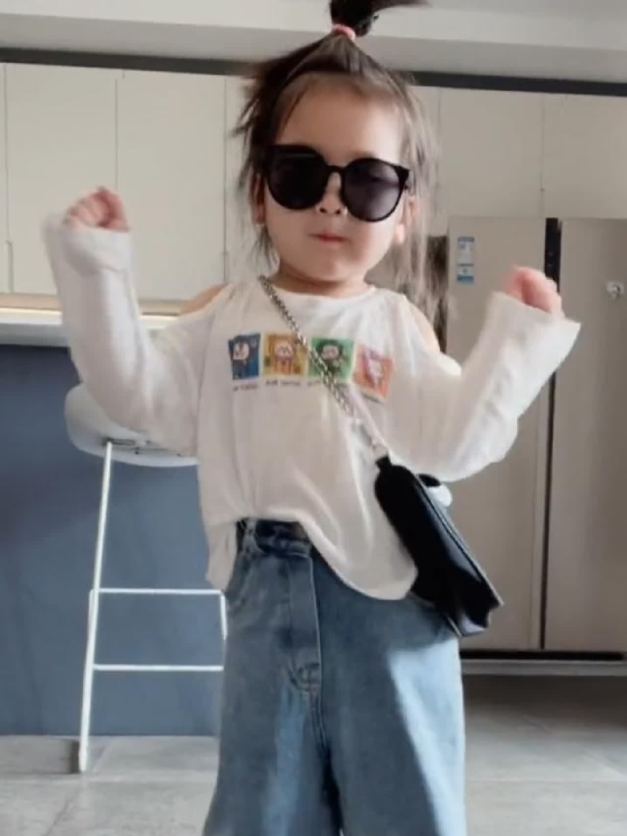 幼崽版叮叮当当~#叮叮当当舞 #人类幼崽