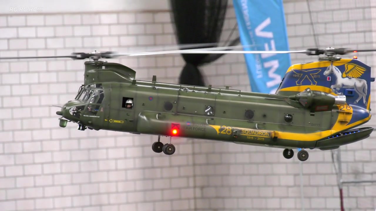 CH-47直升机模型室内飞行,像真的一样