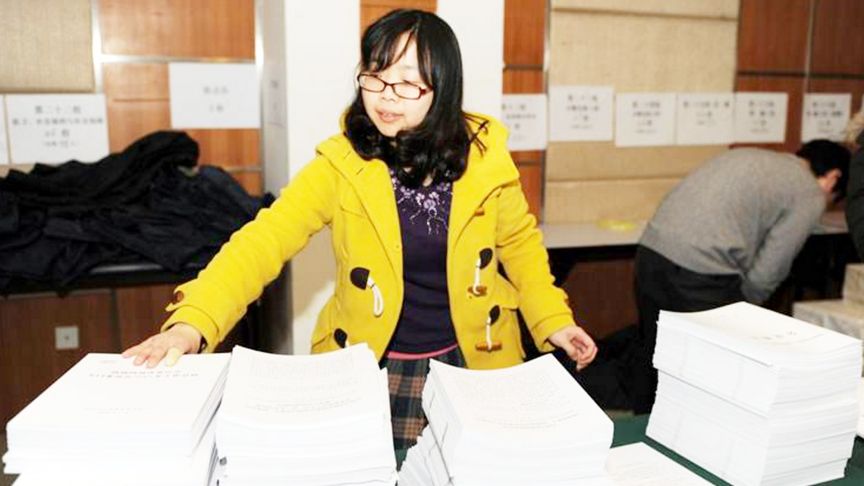 订书机突然没钉了?10年办公室文员教你这一招,从此告别订书机