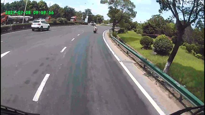 #记录仪拍摄 #交通安全 不知道骑电动车逆向你,害怕不害怕。