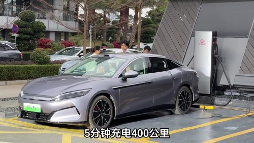 比亚迪发布超级充电桩这下真的是把换电按在地摩擦了!