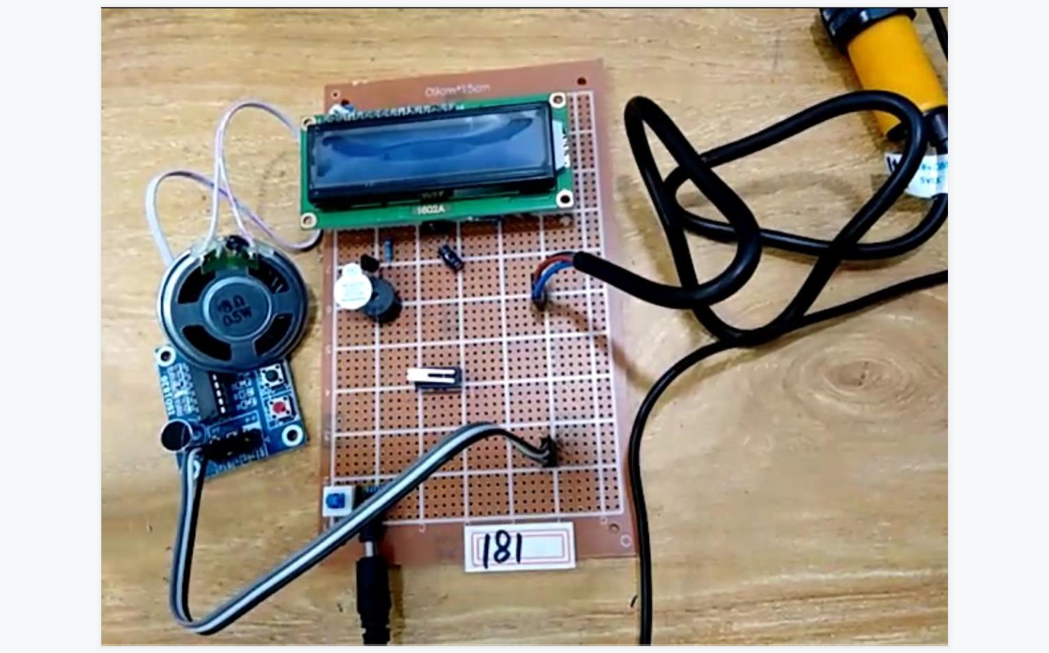 基于51单片机的智能视力保护器坐姿矫正语音提醒书写提醒器设计-...