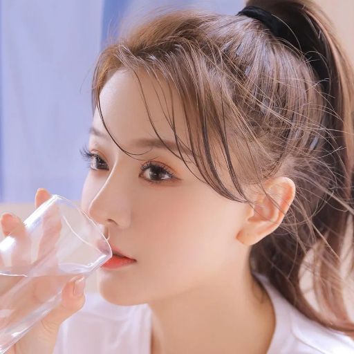 爱吃油泼菠菜的奶油 