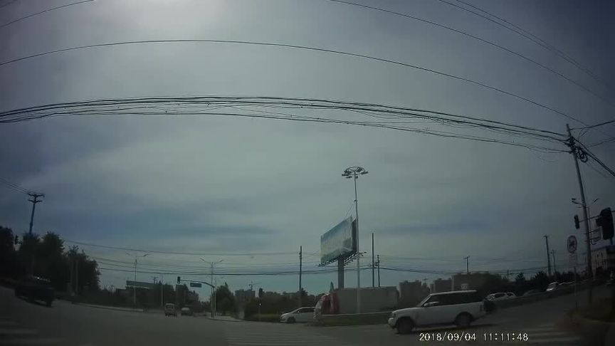 这路口这么多逆行车,不怕出交通事故不怕扣分吗?