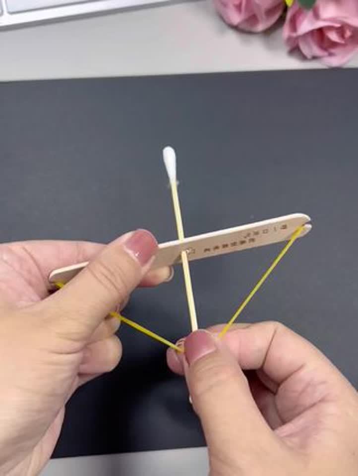 吃完雪糕后雪糕棒不要扔,简简单单就可以做一个好玩的皮筋枪#亲子...