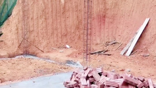 模板上面涂上一层油,是为了浇完混凝土后能够顺利拆模